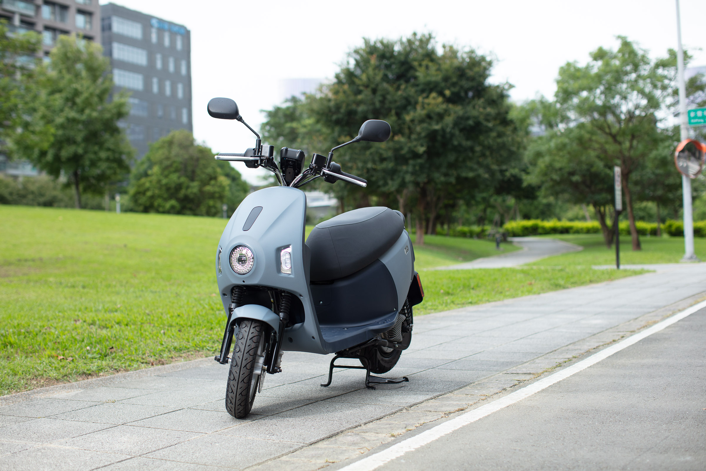 慶祝eMOVING持續坐穩微電領牌冠軍 前進知名美式賣場！獨家優惠這波千萬別錯過！ - CarStuff 人車事